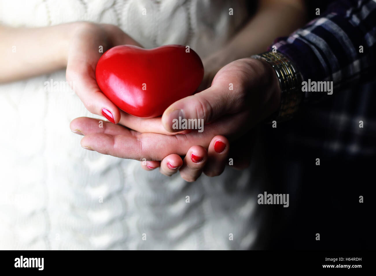 heart hand couple love Stock Photo - Alamy