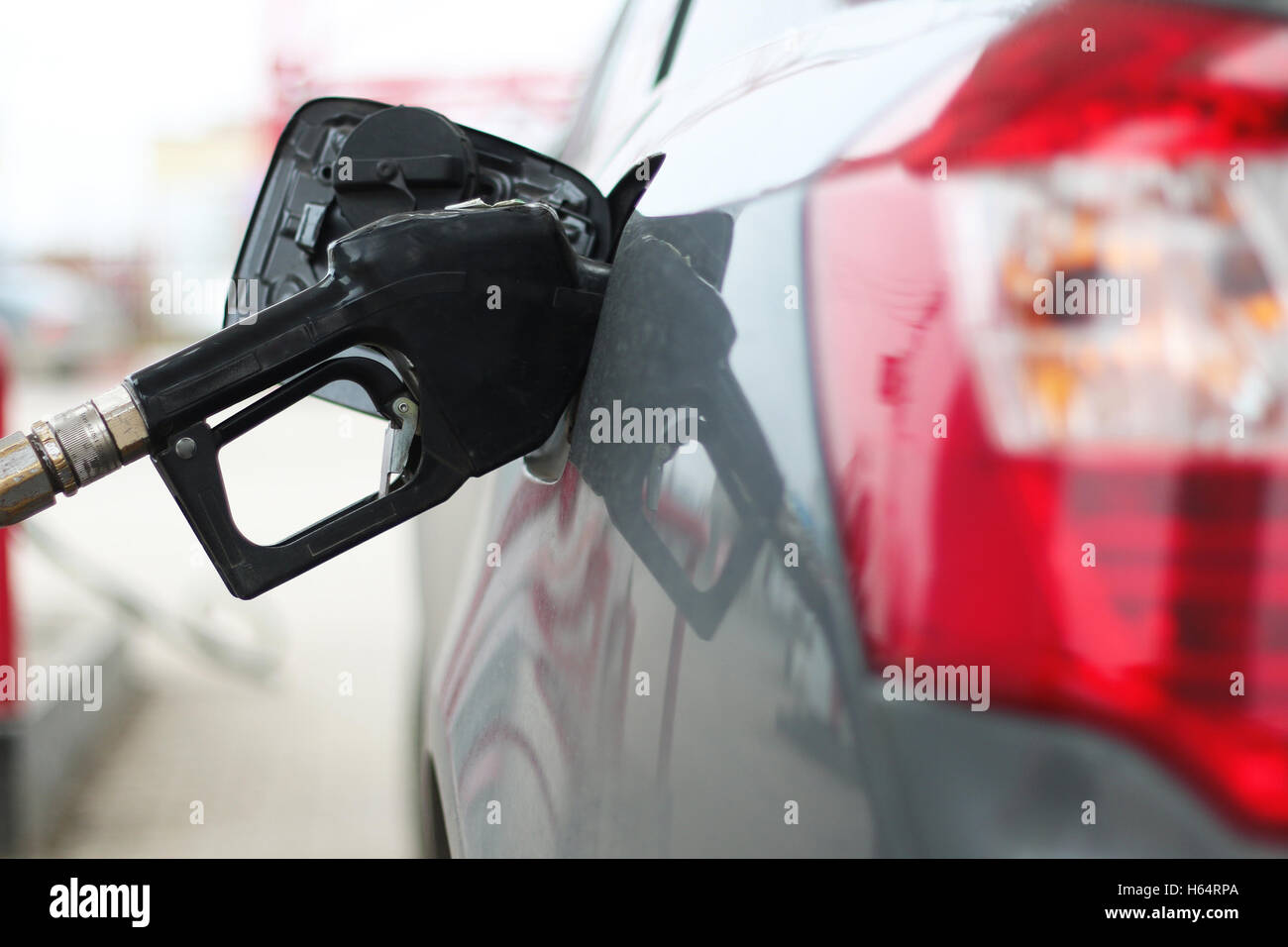 fill up with petrol Stock Photo - Alamy