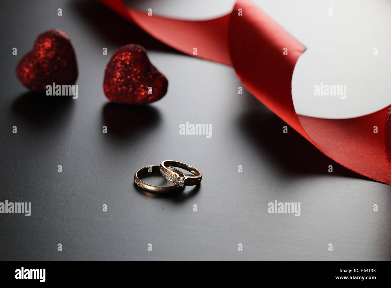 Wedding rings ribbon Stock Photo - Alamy