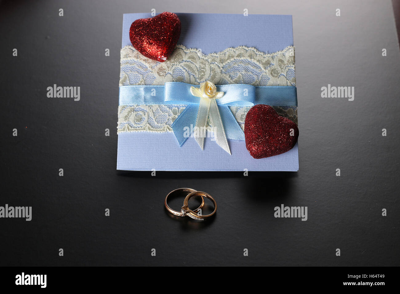 Wedding rings ribbon Stock Photo - Alamy