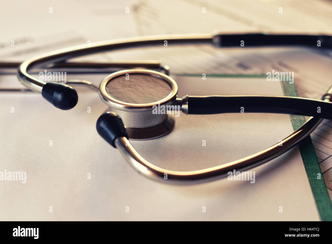 prescription cardiologist stethoscope Stock Photo - Alamy