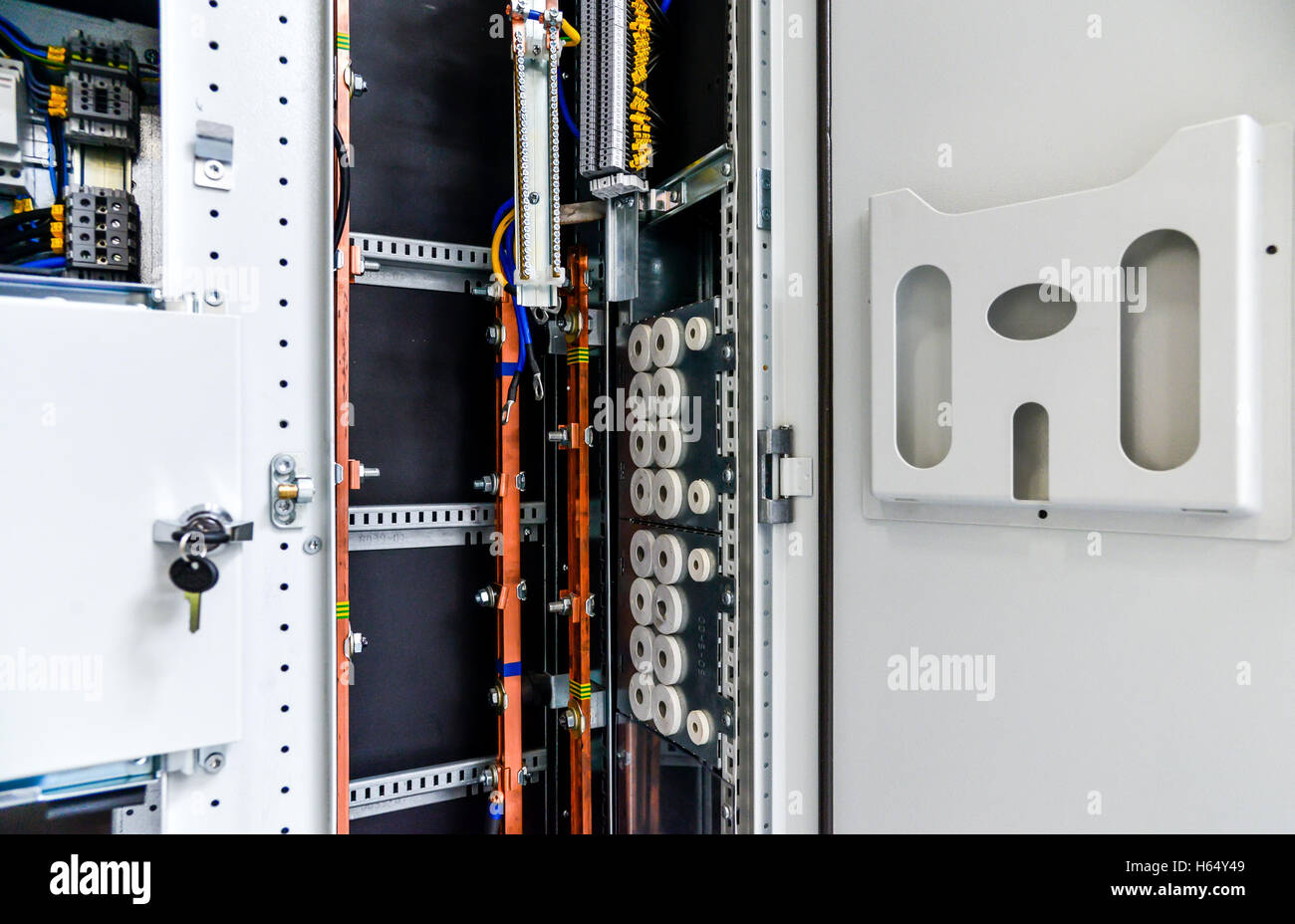 Low-voltage cabinet for power and distribution electricity ...