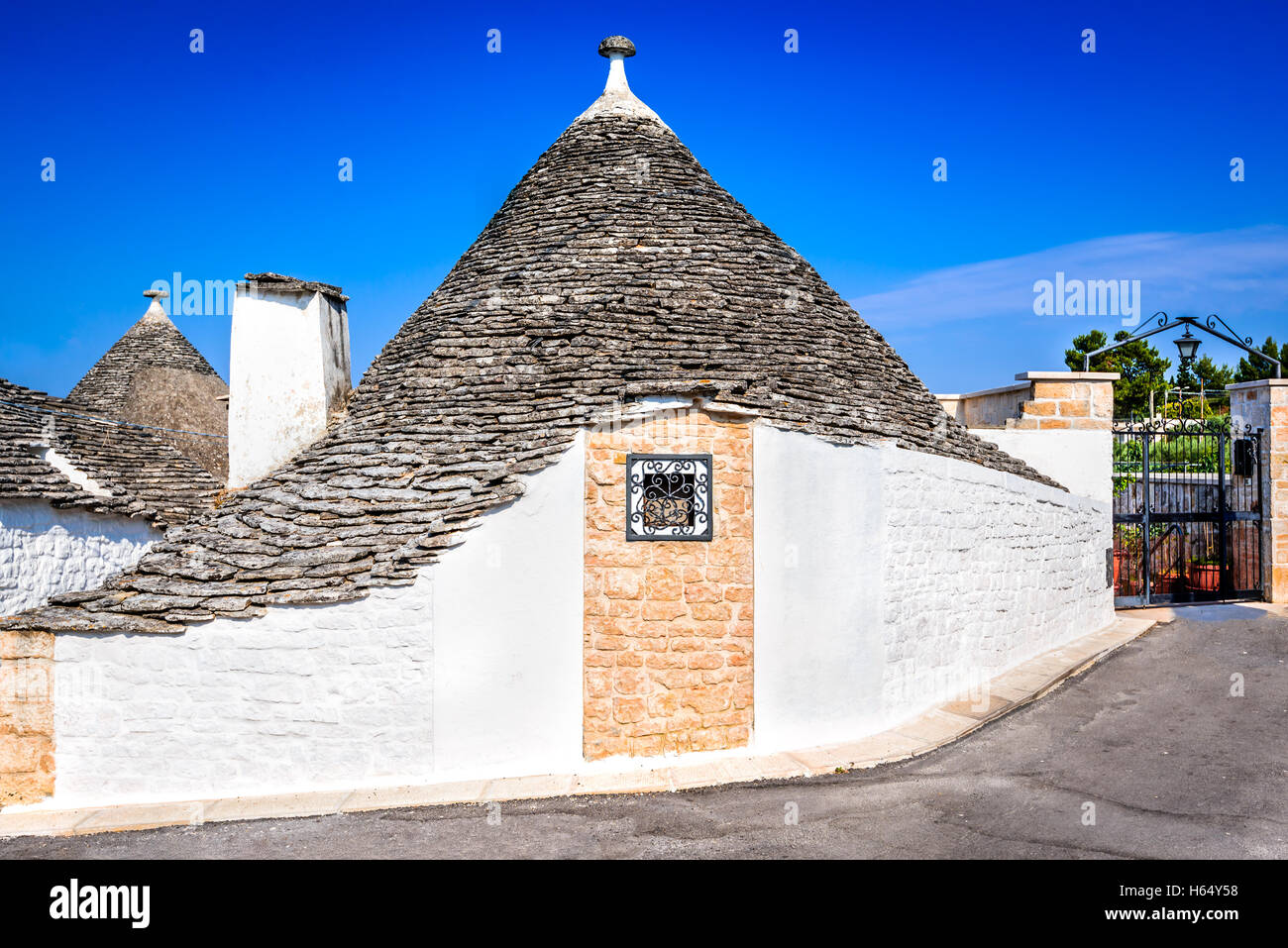 Alberobello, Italy, Puglia. Unique Trulli houses with conical roofs ...