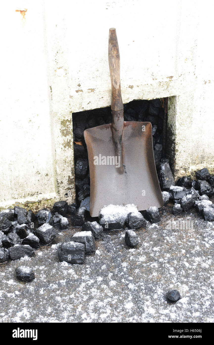Coal bunker hi-res stock photography and images - Alamy
