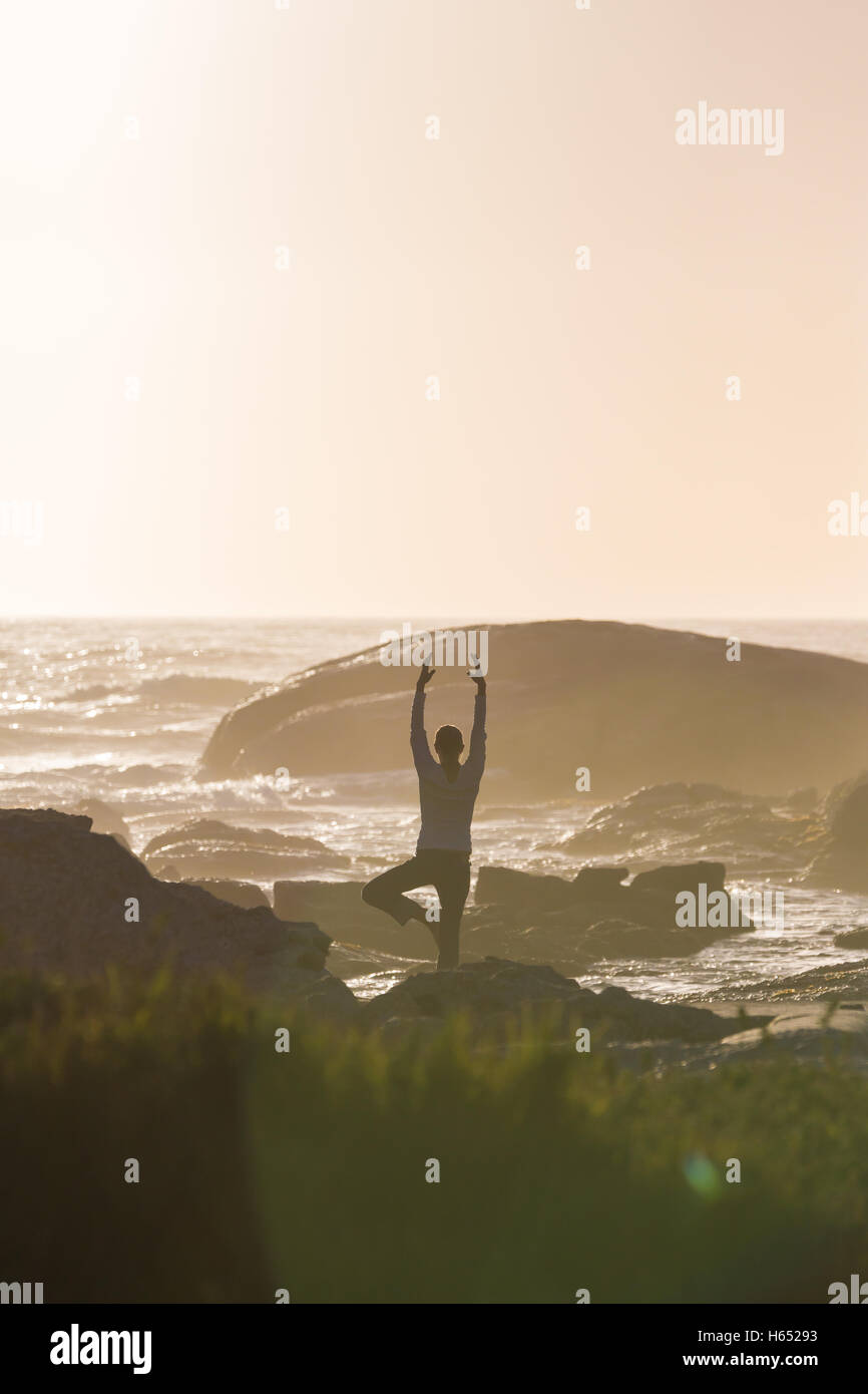 Yoga sea hi-res stock photography and images - Alamy