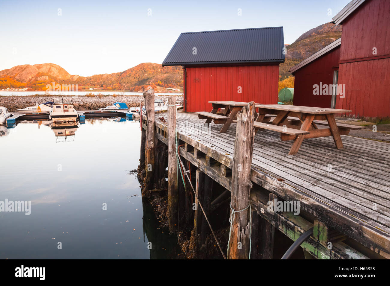 Barn embankment hi-res stock photography and images - Alamy