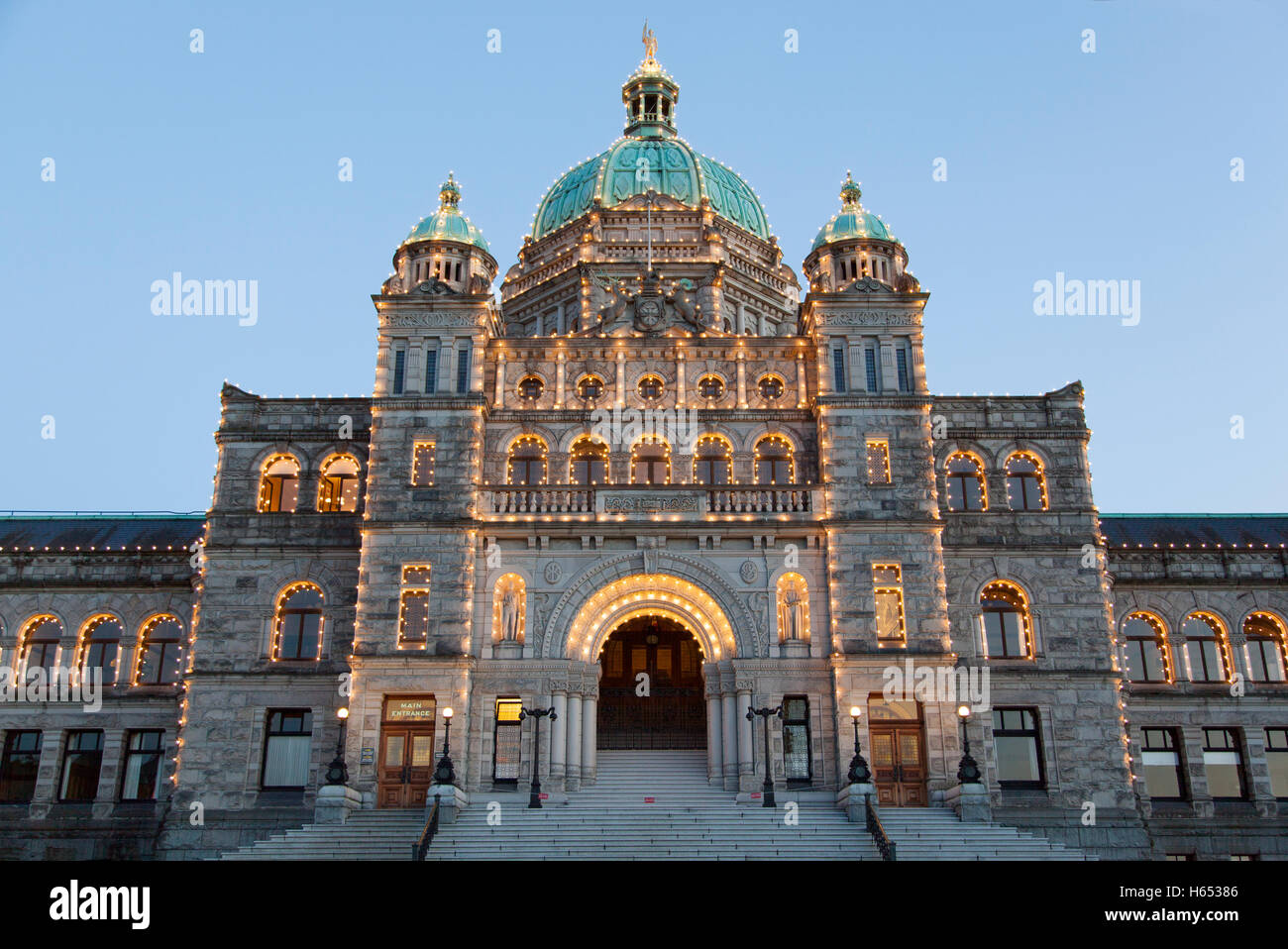 Victoria parliament building at night hi-res stock photography and ...
