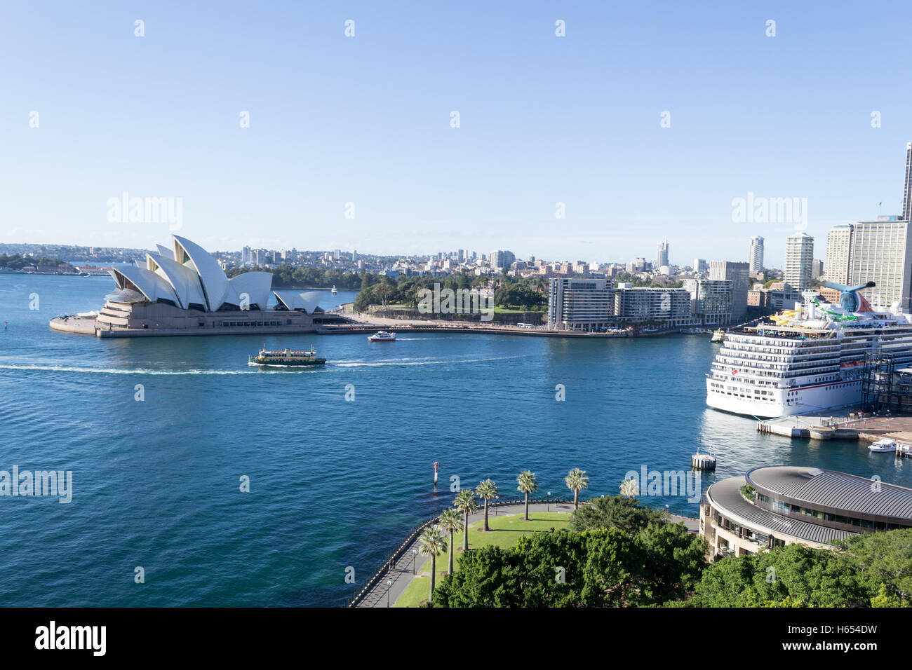 Sydney Opera house and Harbor Bridge are the most iconic monuments in ...