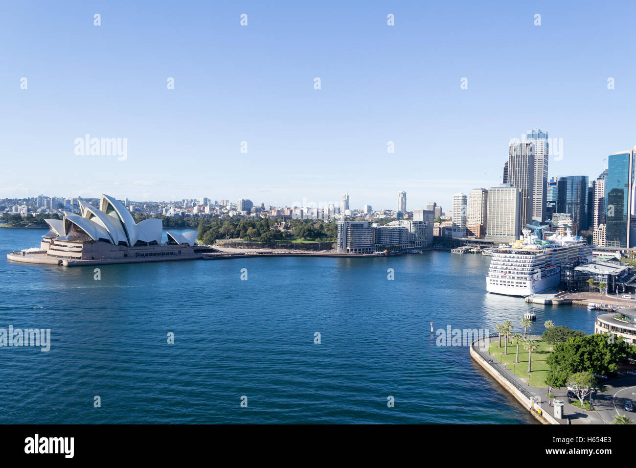 Sydney Opera house and Harbor Bridge are the most iconic monuments in ...