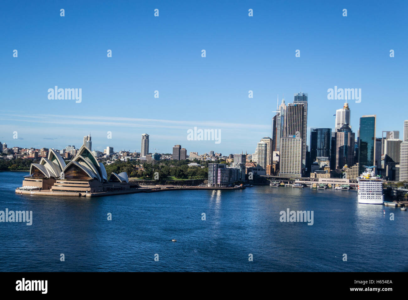 Sydney Opera house and Harbor Bridge are the most iconic monuments in ...