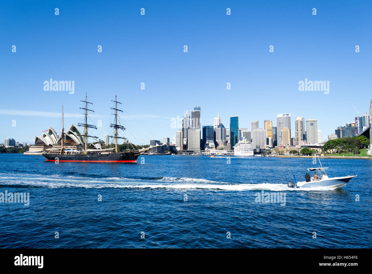 Sydney Opera House is one of the most iconic monuments in Australia ...