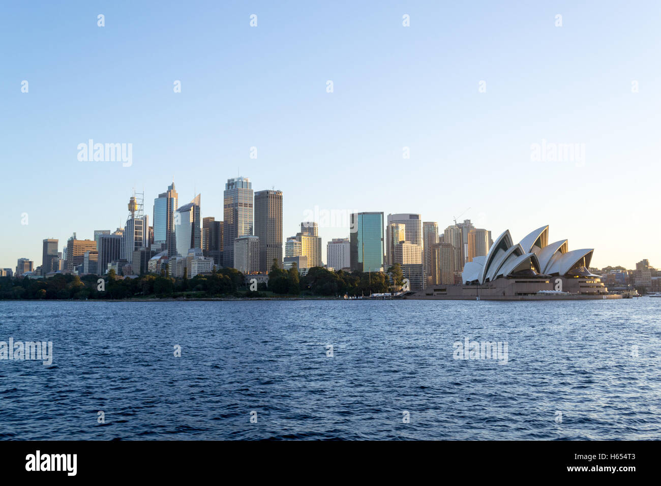 Sydney Opera house and Harbor Bridge are the most iconic monuments in ...