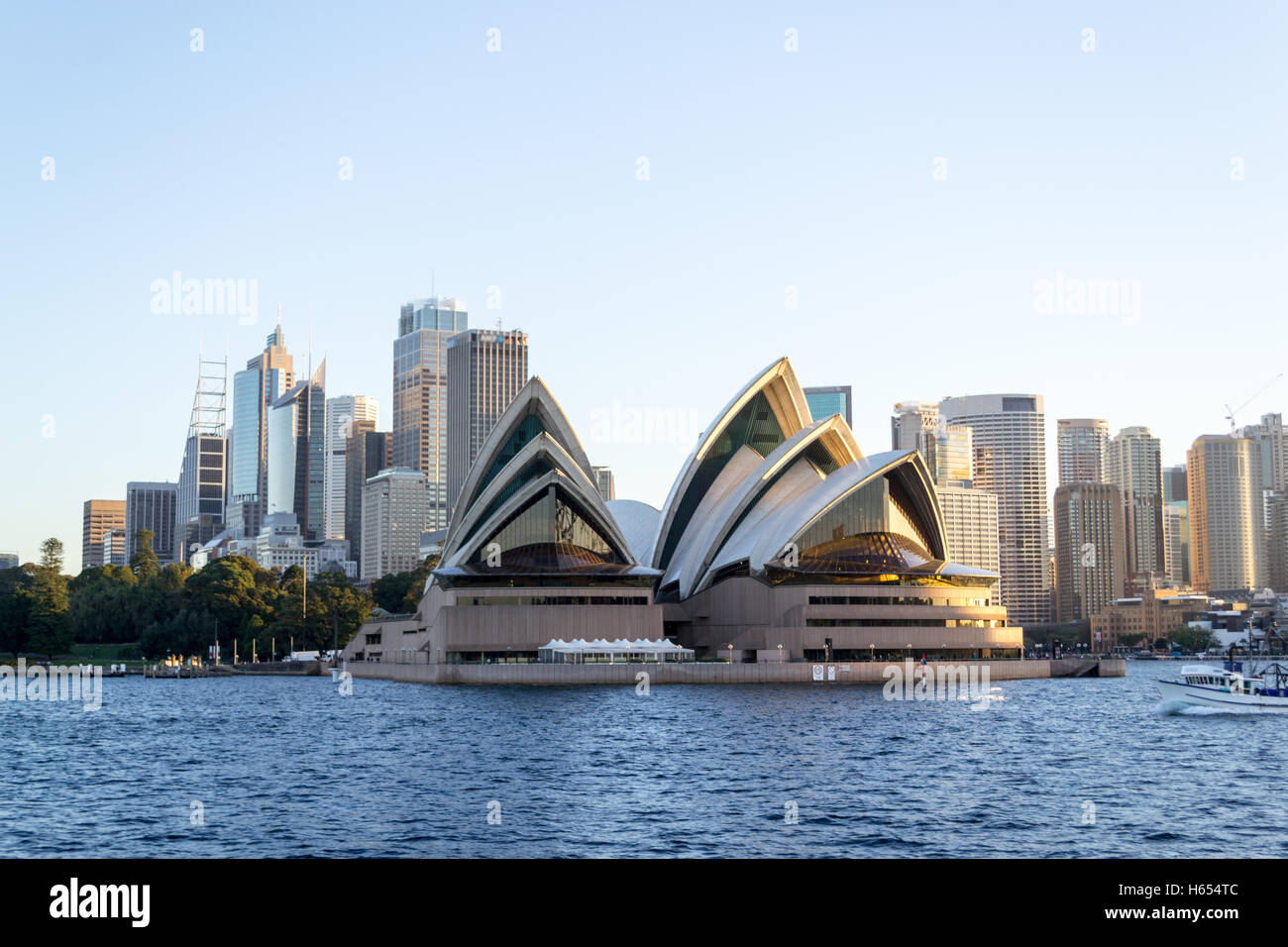 Sydney Opera house and Harbor Bridge are the most iconic monuments in ...