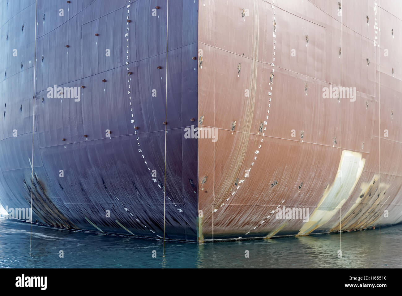 Heavy cargo ship hi-res stock photography and images - Alamy