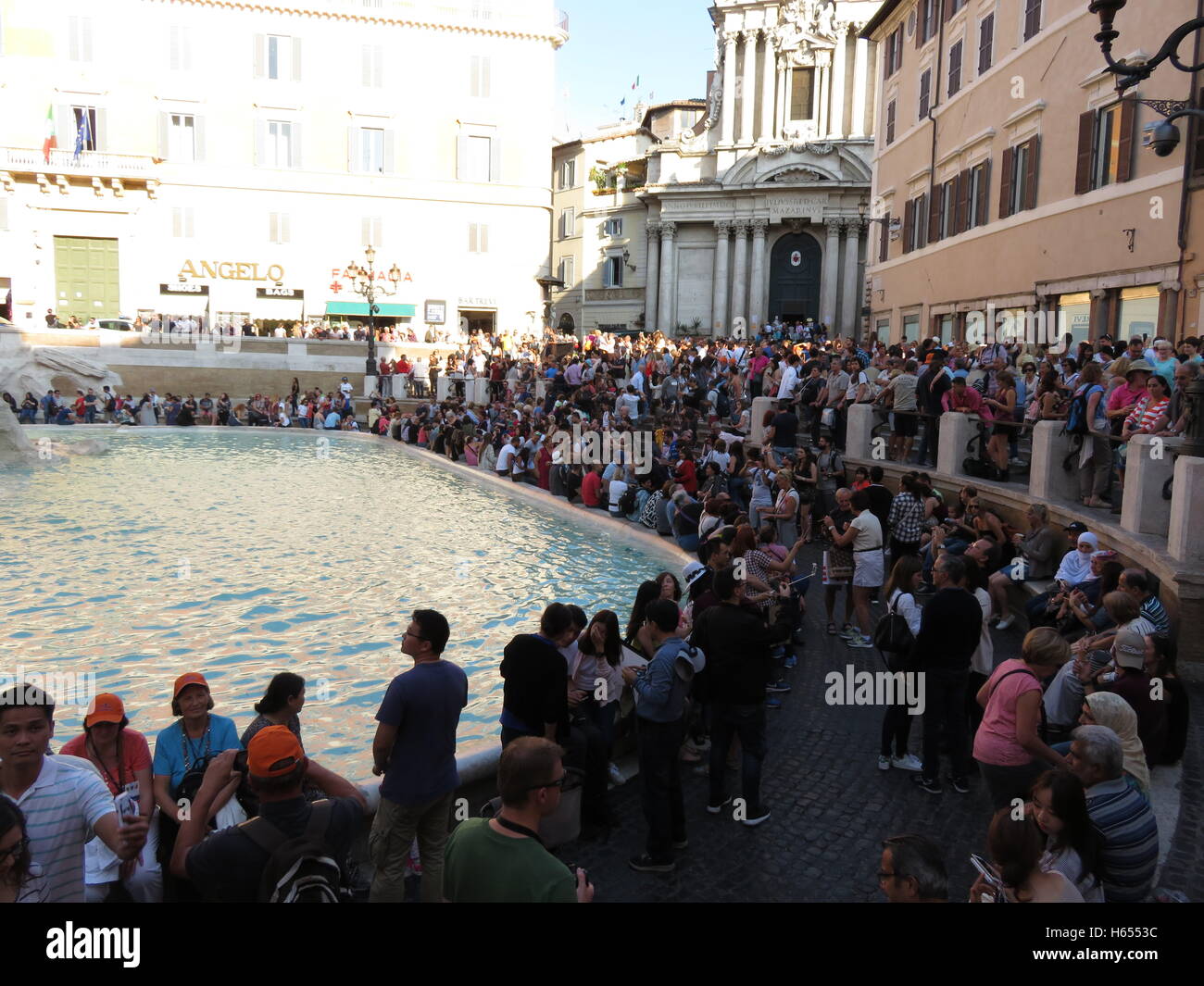 The wishing well fountain hi-res stock photography and images - Alamy