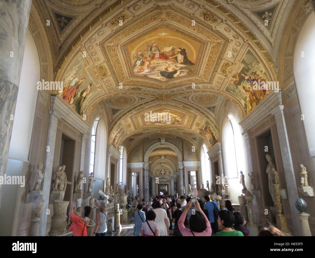 Tourists walking through the Vatican Museum Stock Photo - Alamy