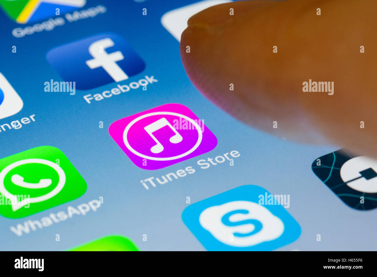 Itunes logo hi-res stock photography and images - Alamy