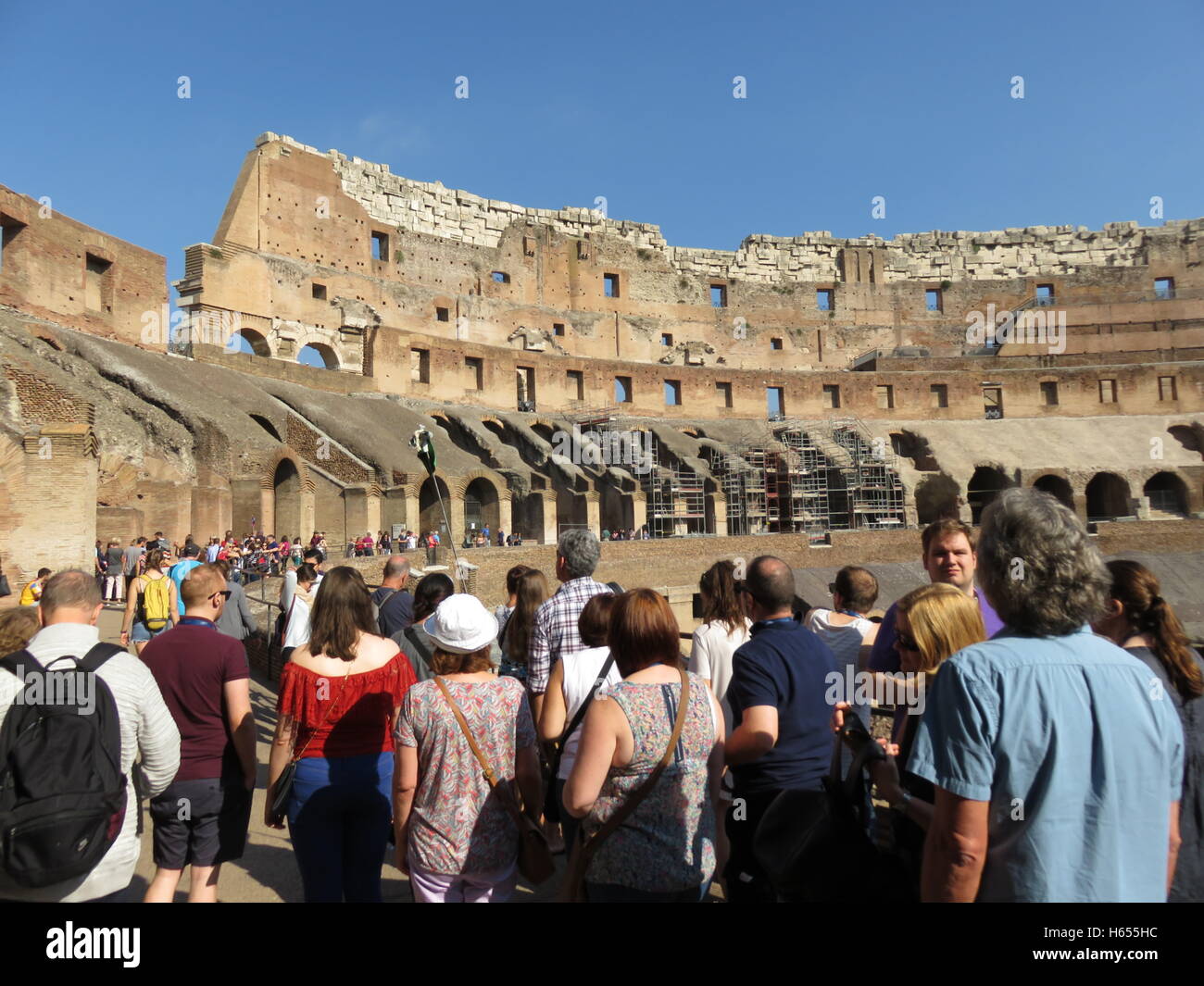 Tourists visiting the Colosseum Stock Photo - Alamy