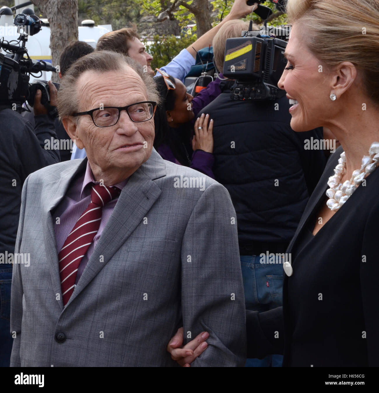 Larry King and Shawn Southwick arriving to Nancy Reagan's funeral ...
