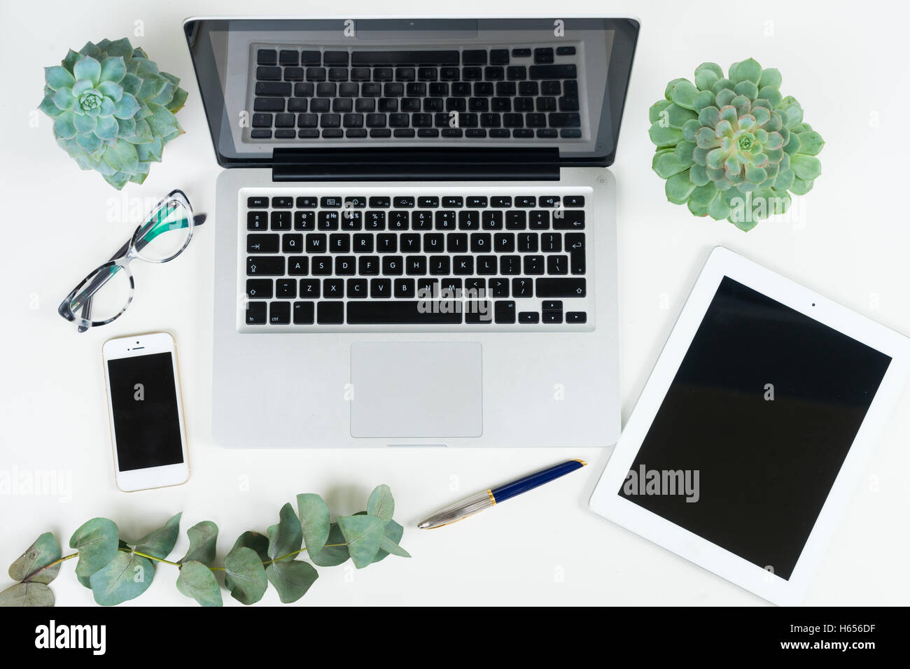 Offise desktop scene Stock Photo - Alamy