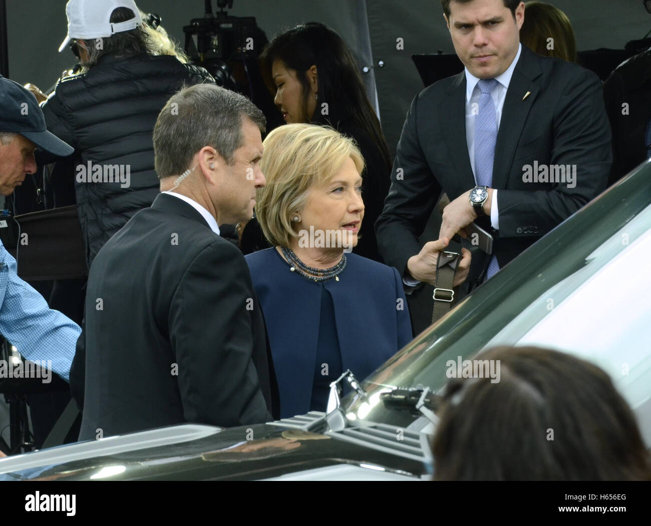Hillary Clinton Arriving To Nancy Reagans Funeral Services At The