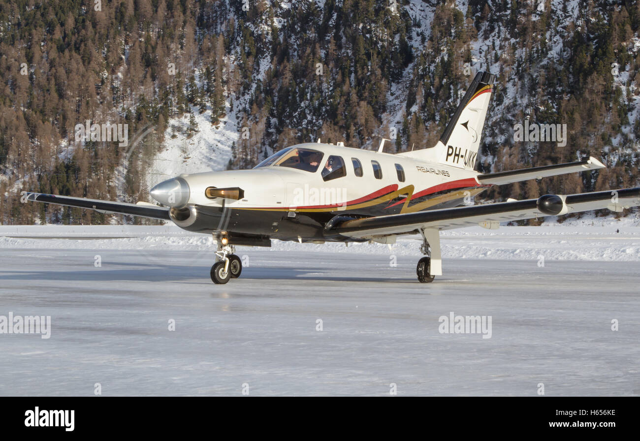 Prop jet hi-res stock photography and images - Alamy