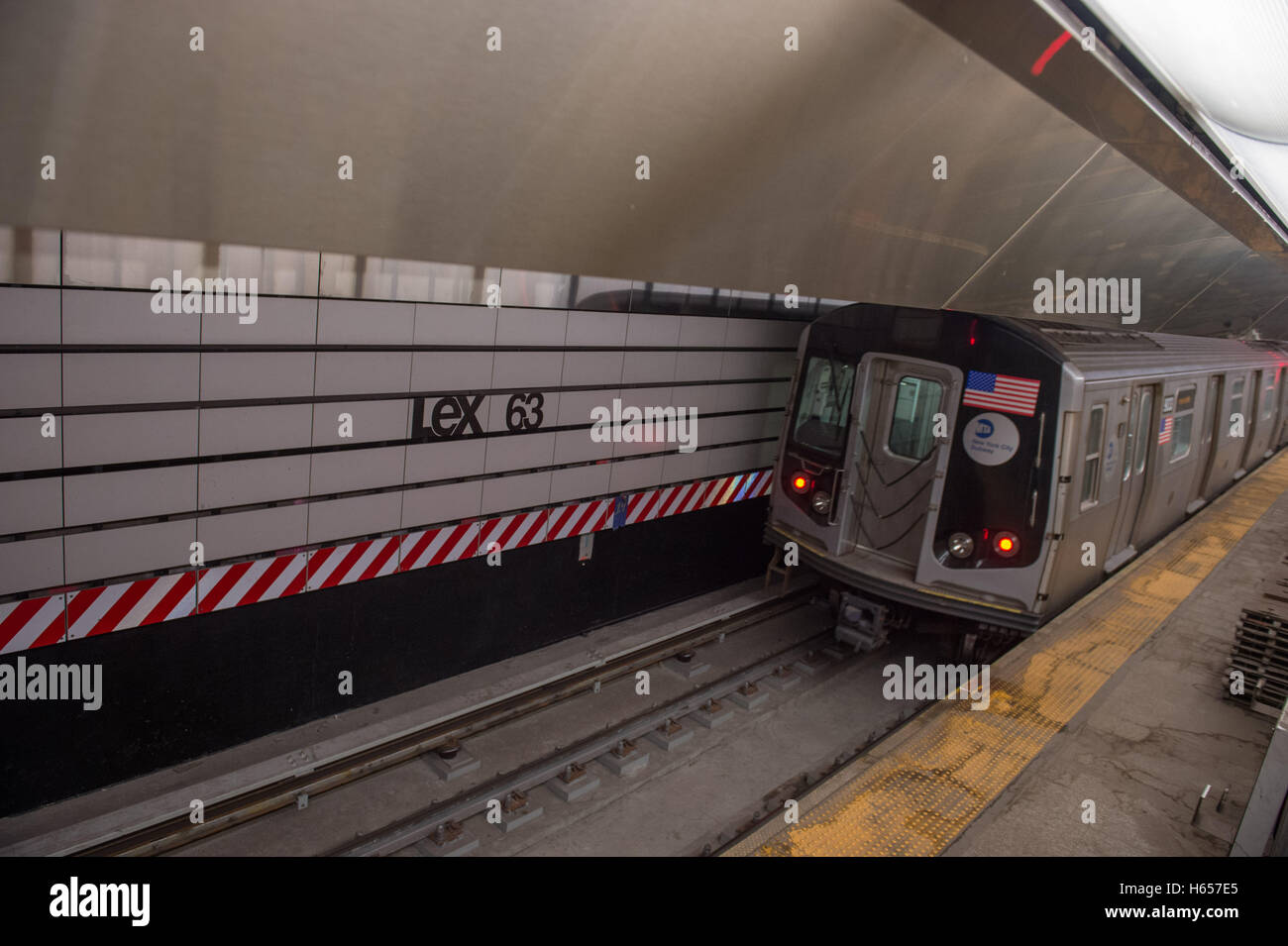 New York, NY, USA. 18th Oct, 2016. A test train moves on the new Q ...