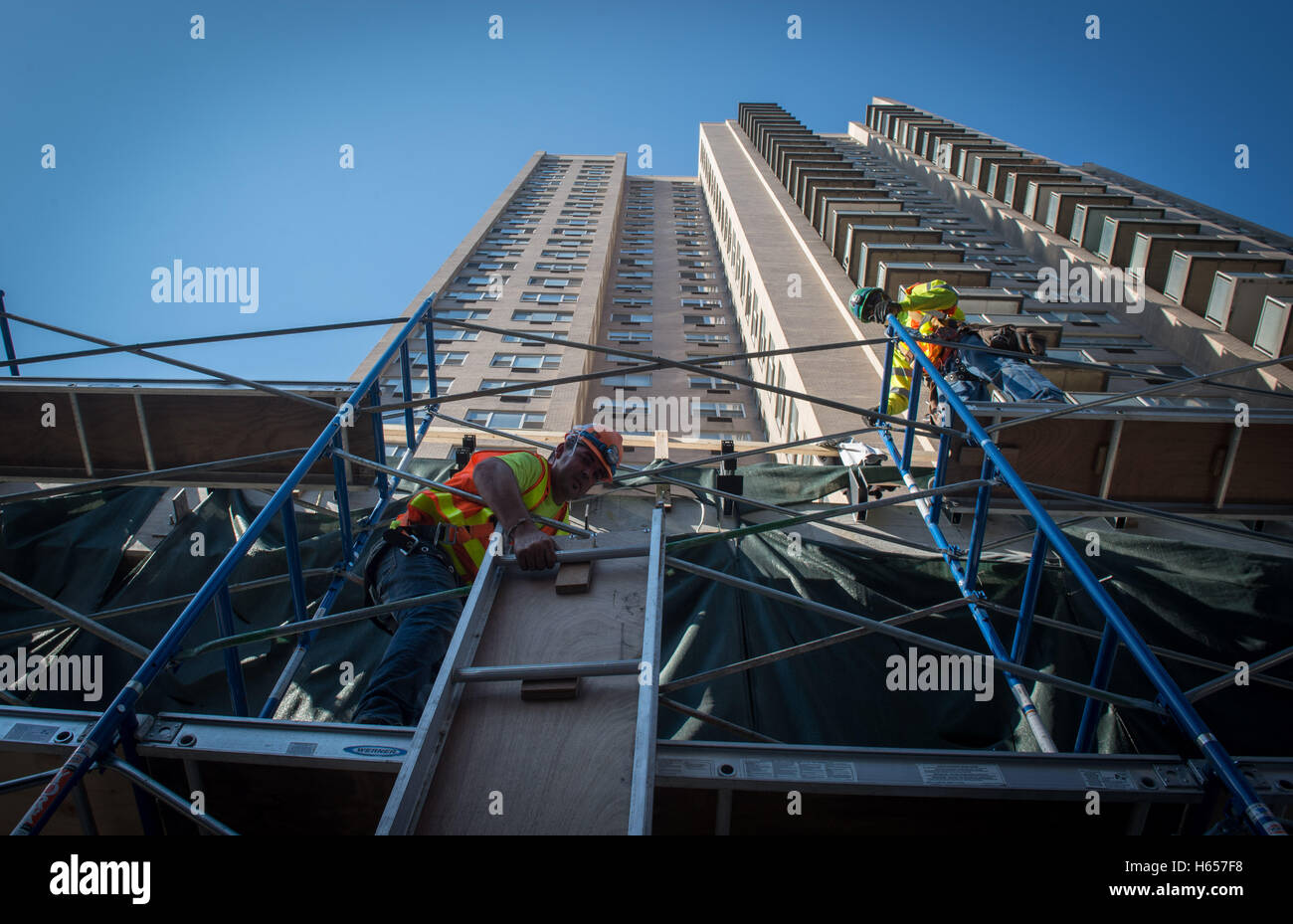 New York, NY, USA. 18th Oct, 2016. A construction crew erects ...