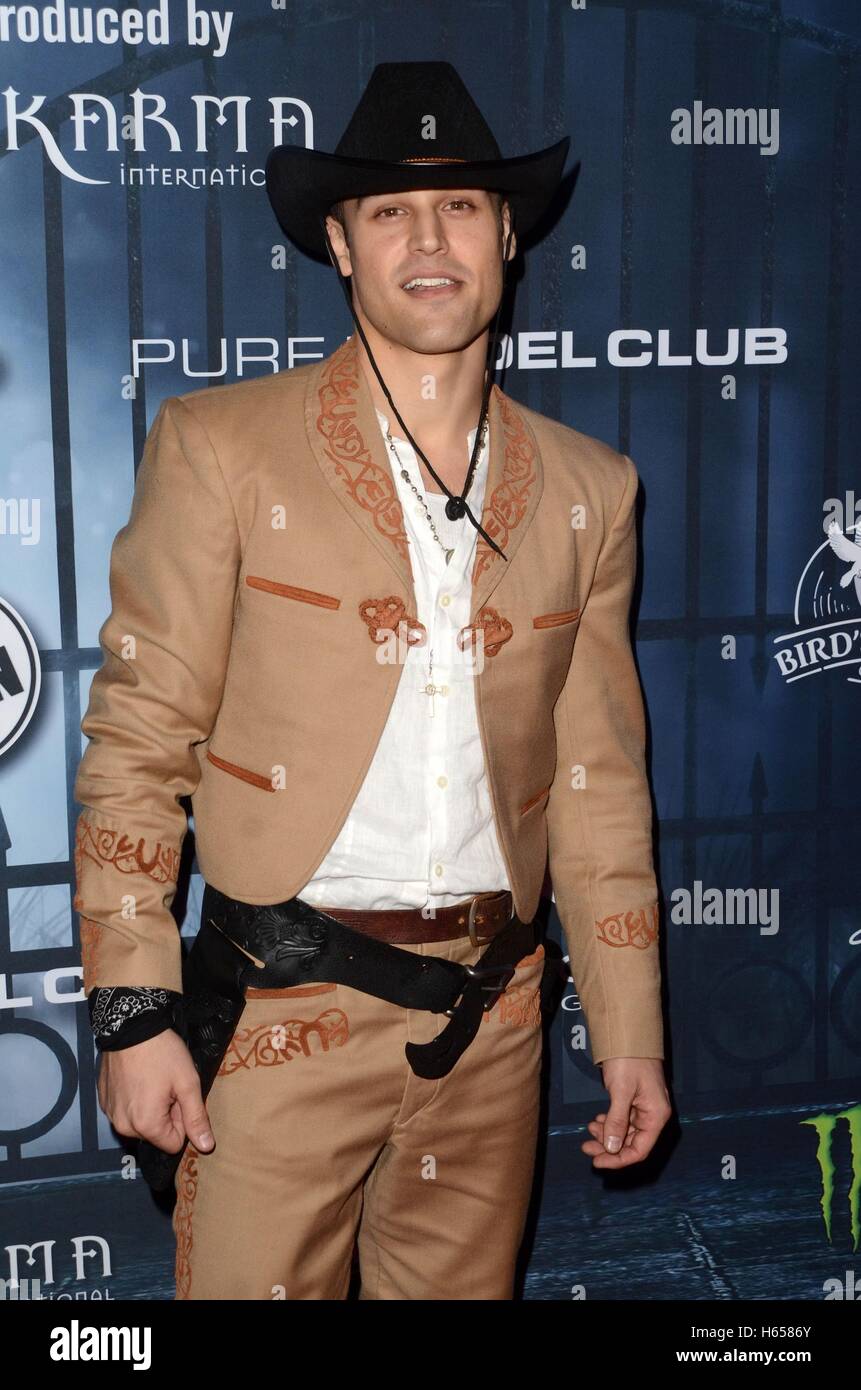 Nage Nocturne De Ryan Guzman Photo : Exclusive Kristin Chenoweth
