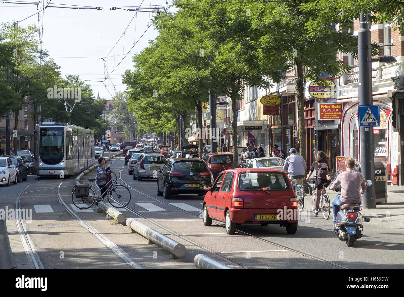 Rotterdam, Holland. 24th Sep, 2016. Shopping along the West-Kruiskade ...