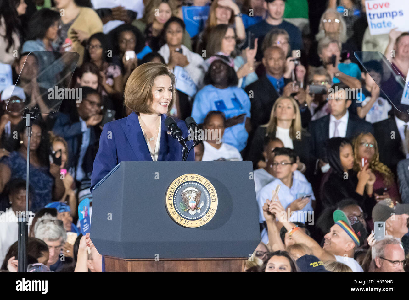 Las Vegas, USA. 23rd Oct, 2016. Catherine Cortez Masto rallies the ...