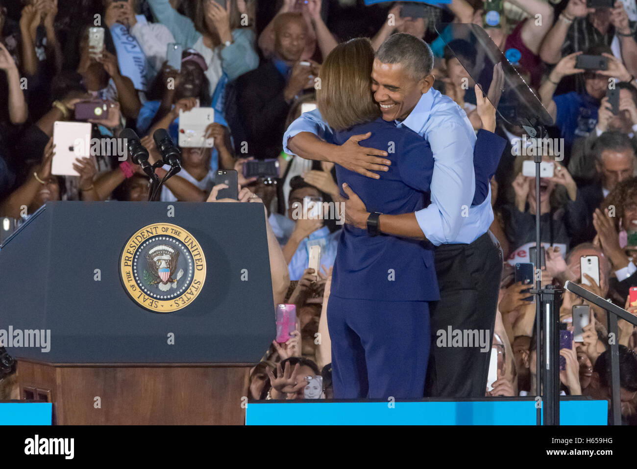 Las Vegas, USA. 23rd Oct, 2016. President Obama rallies the crowd at ...