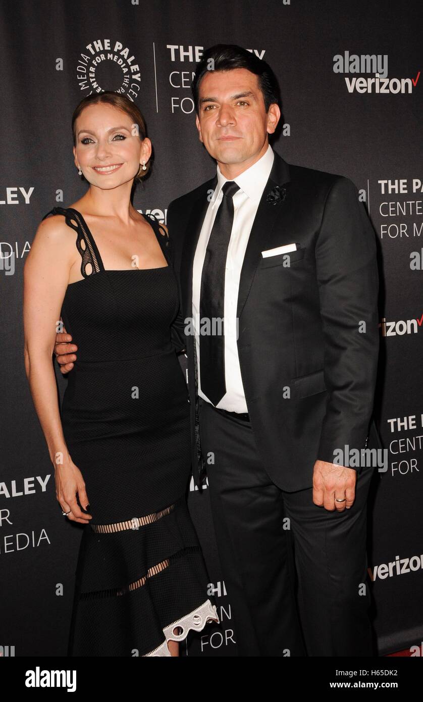 Beverly Hills, CA. 24th Oct, 2016. Elizabeth Alvarez, Jorge Salinas at ...