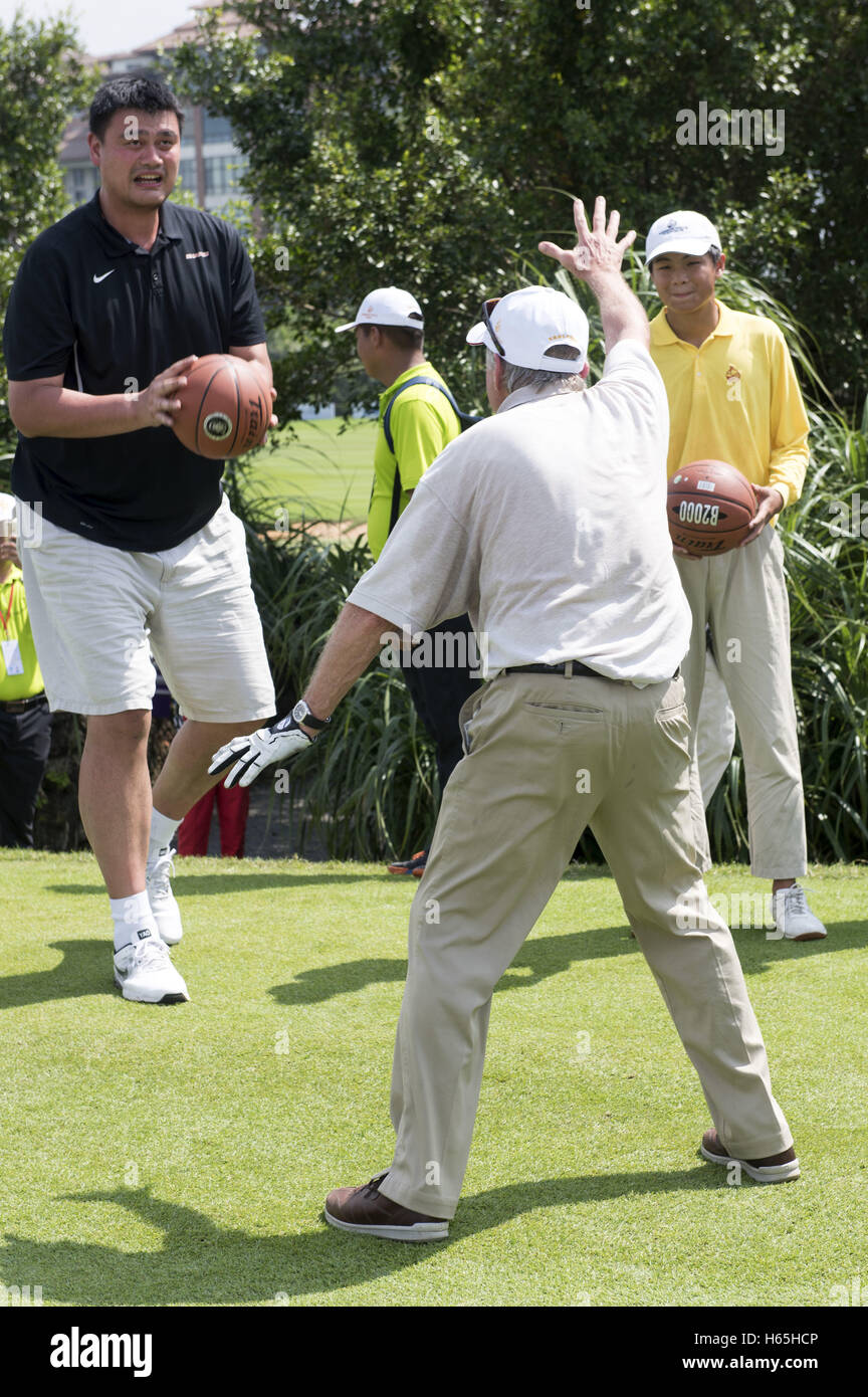 23.10.2016. Haikou, Hainan, China. Michael Douglas tries to block 2.29 ...