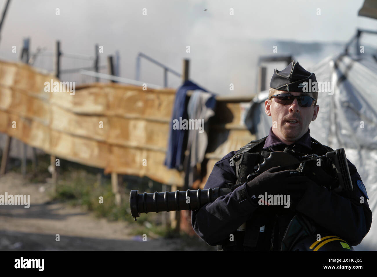 Police officer tear gas launcher hi-res stock photography and images ...