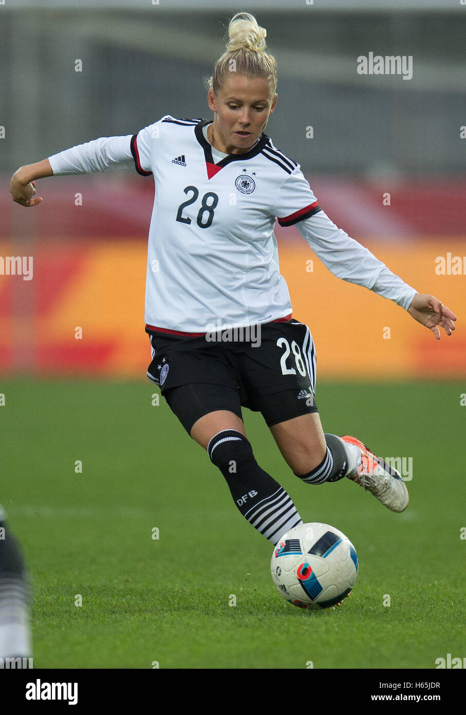 Julia simic hi-res stock photography and images - Alamy