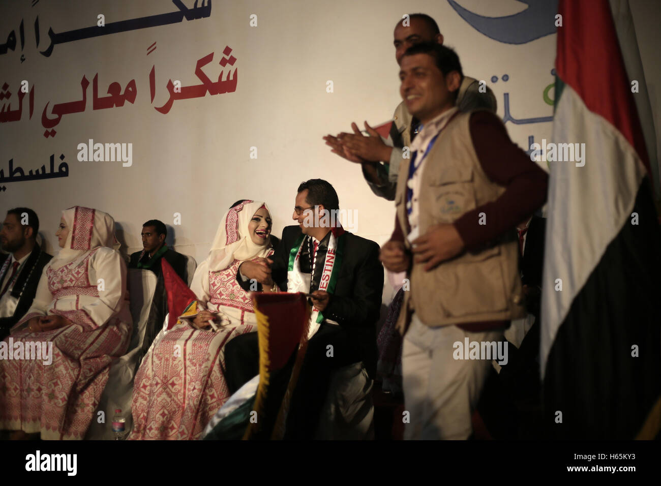 Gaza City, The Gaza Strip, Palestine. 25th Oct, 2016. Palestinian ...