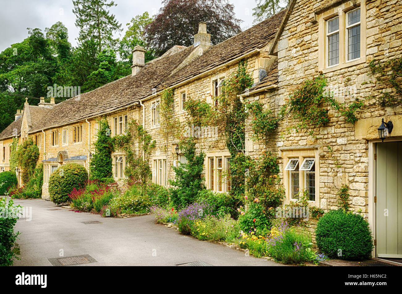 Slate built cottages hi-res stock photography and images - Alamy