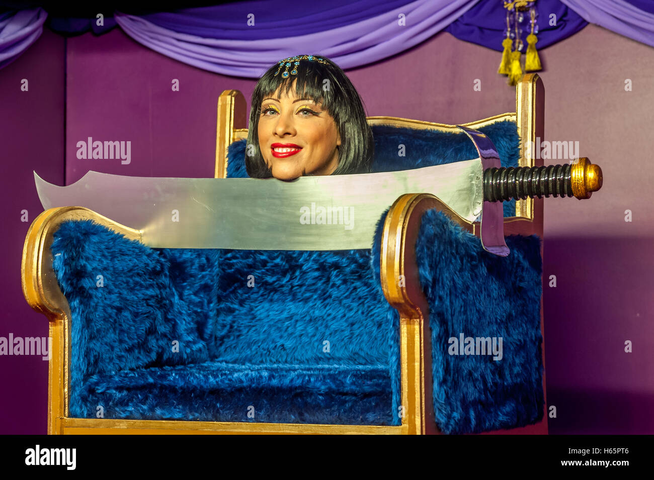 Illusion magician trick sleight hi-res stock photography and images - Alamy