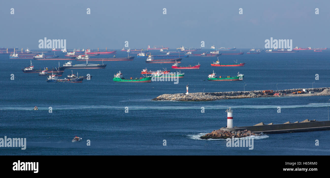 Ships at anchorage in Istanbul, Turkey Stock Photo - Alamy