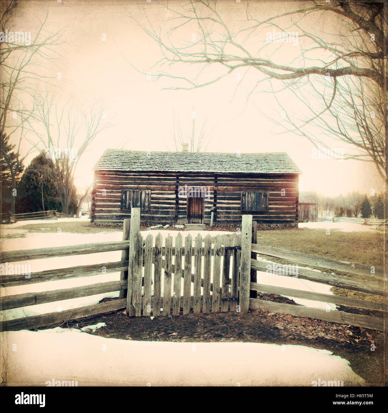 Historic log cabin hi-res stock photography and images - Alamy