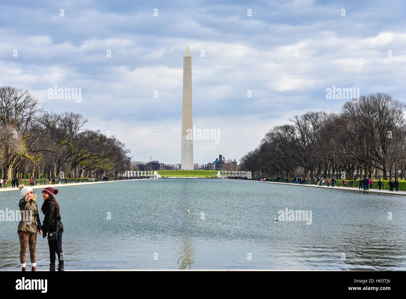Washington DC, USA. View of Washington Monument from Abraham Lincoln ...
