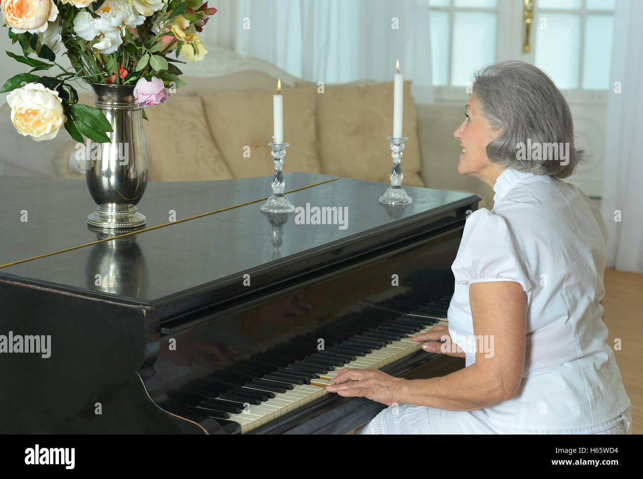 Elderly Playing Piano Hi res Stock Photography And Images Alamy elderly-playing-piano-hi-res-stock-photography-and-images-alamy