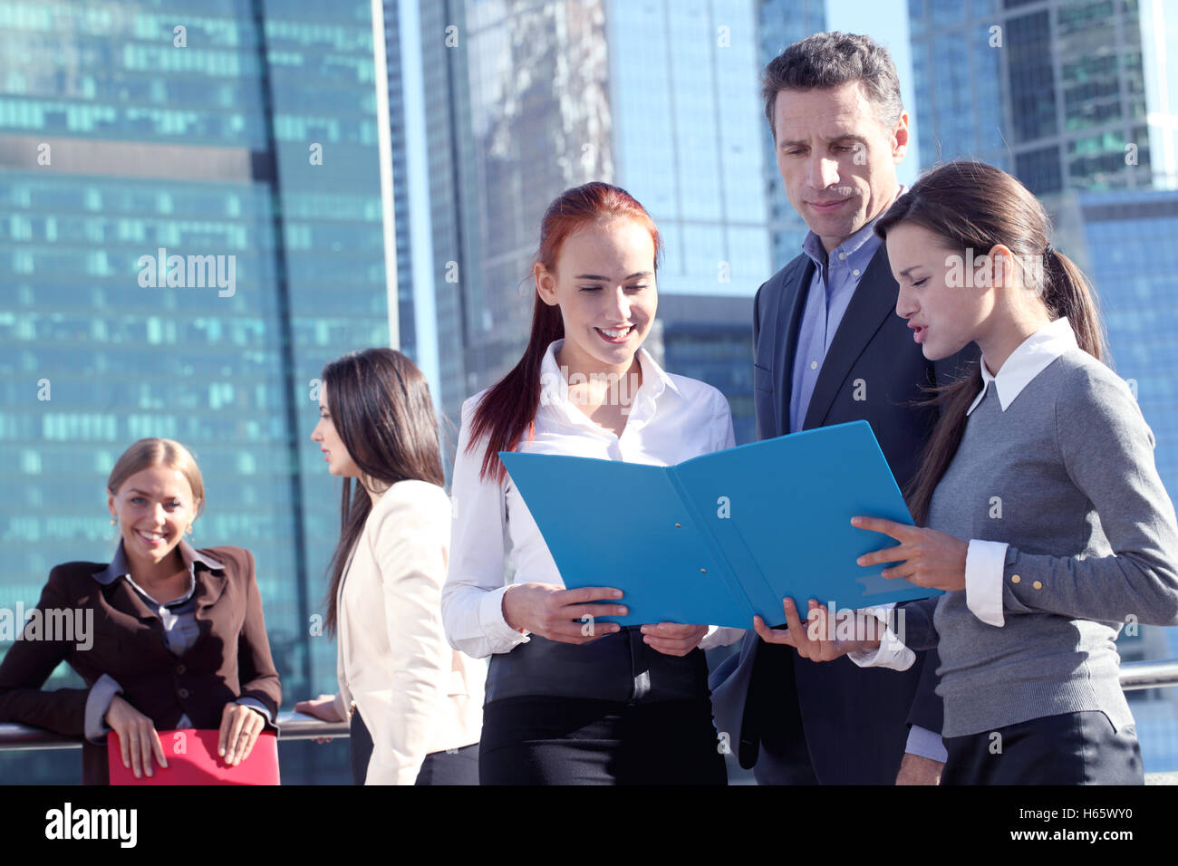 Office portrait group hi-res stock photography and images - Alamy