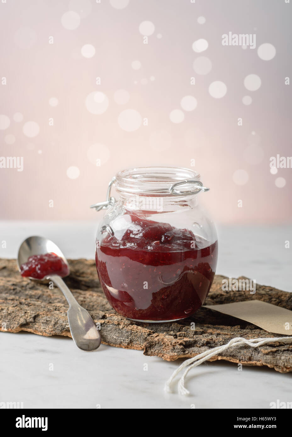 Jar of cranberry sauce Stock Photo - Alamy