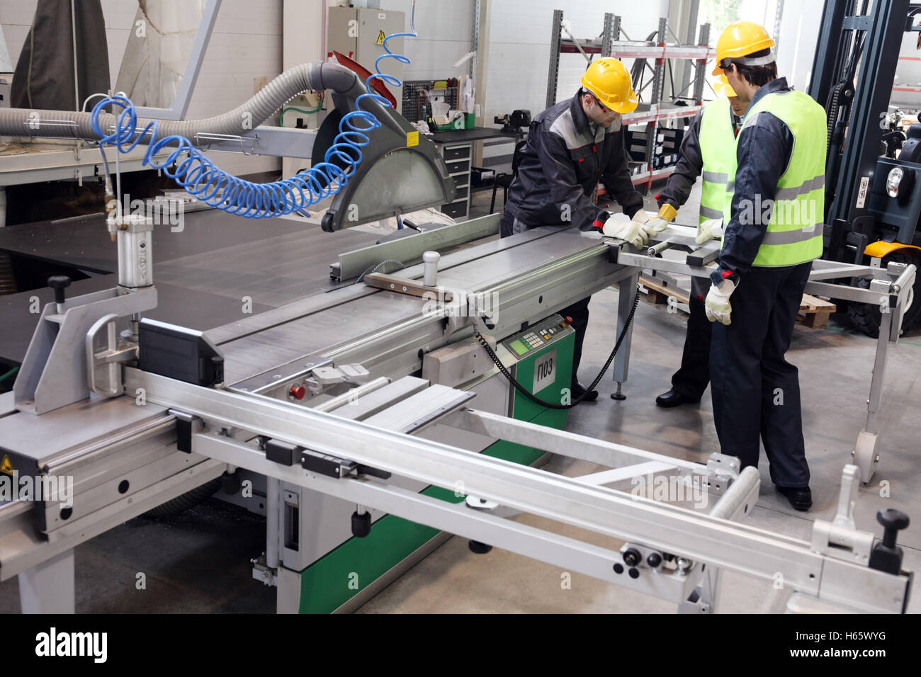 Cnc machine shop hi-res stock photography and images - Alamy