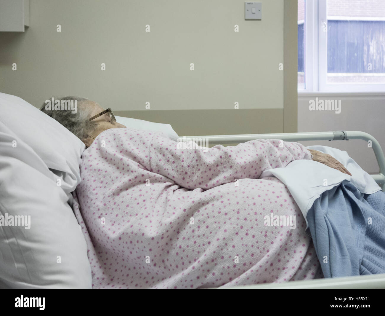 Elderly patient in her nineties diagnosed with cancer in NHS hospital ...