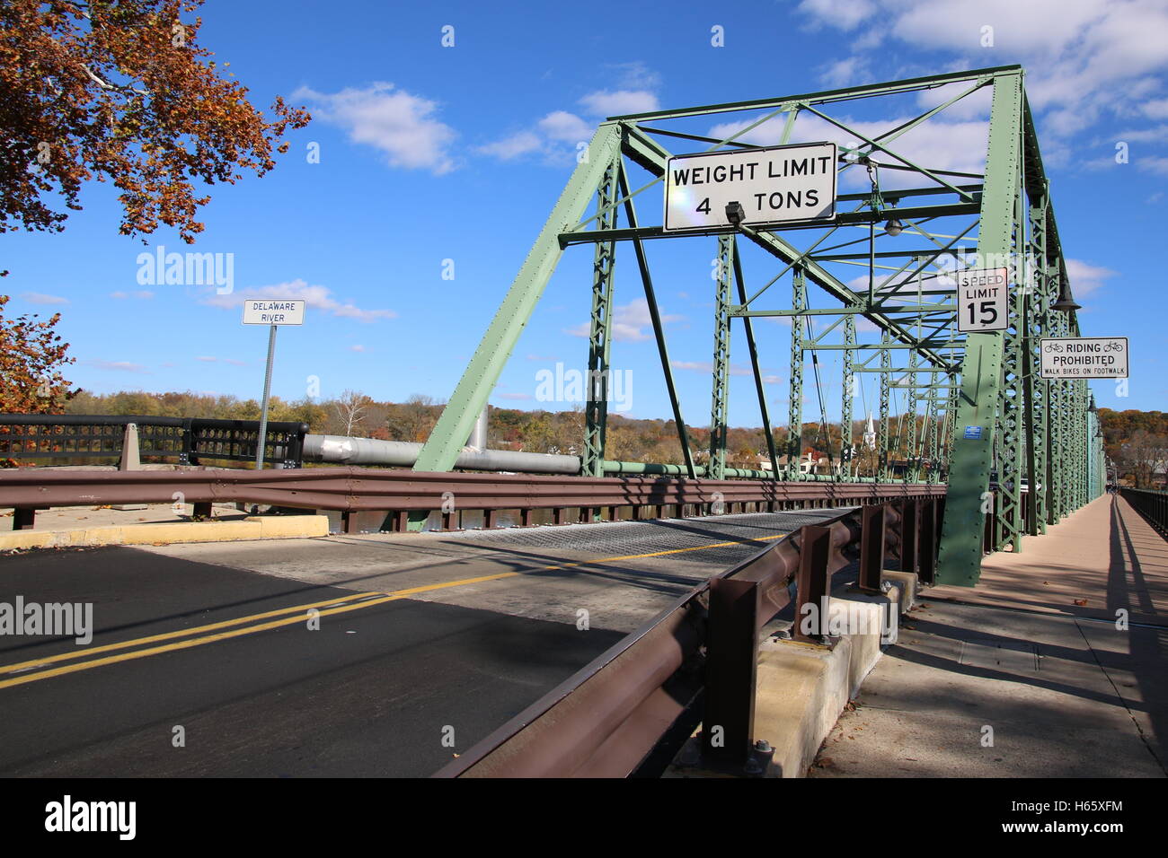 The new hope lambertville bridge hi-res stock photography and images ...