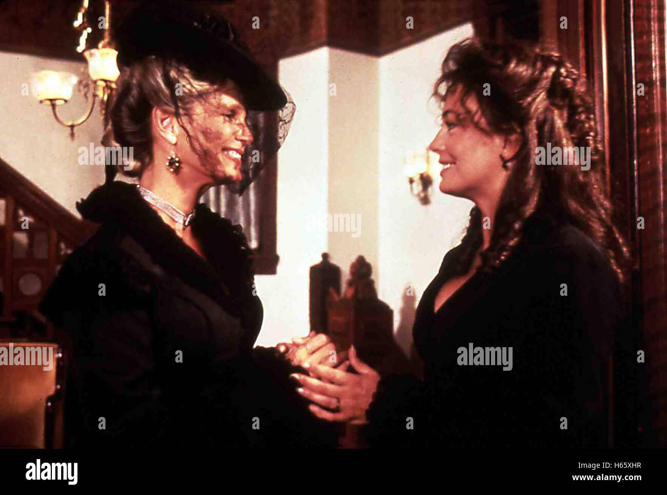 Kirstie alley 1980s hi-res stock photography and images - Alamy