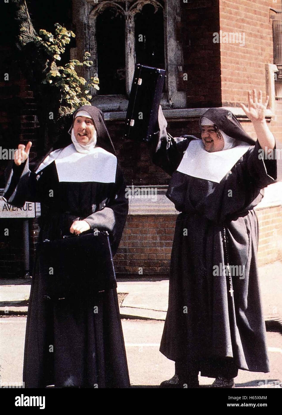 Nonnen auf der Flucht, UK 1990 aka. Nuns on the Run, Director: Jonathan ...